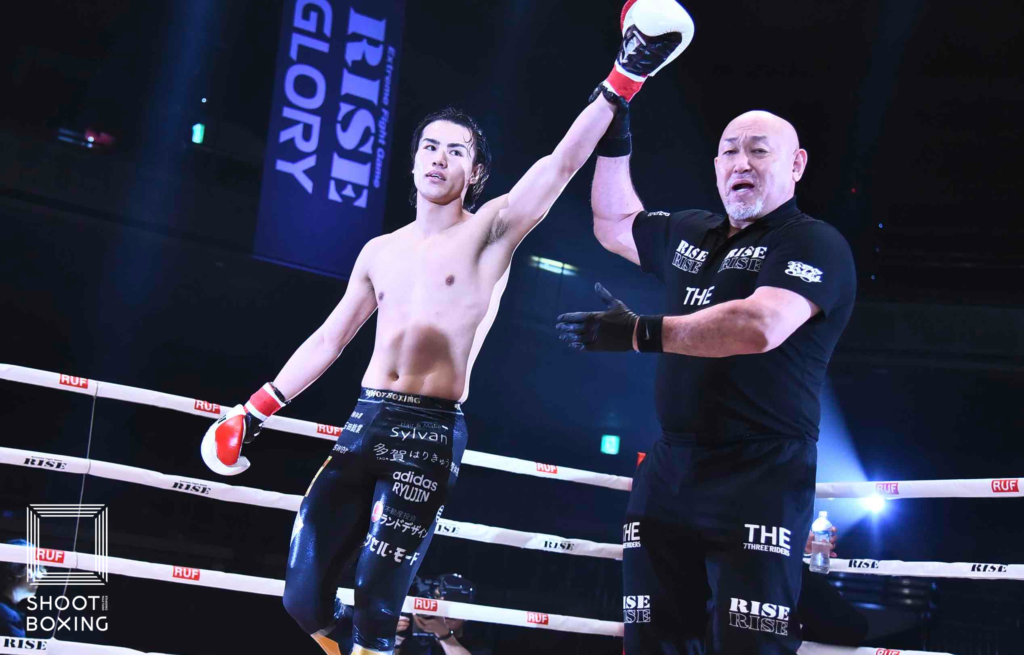 【RISE】海人が10戦無敗の新鋭コンデを圧勝KO！GLORY王座獲り再始動宣言 - SHOOTBOXING｜シュートボクシング